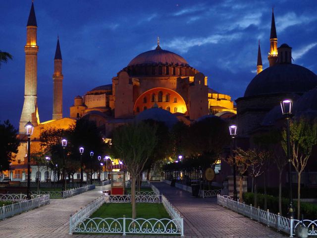 伊斯坦布尔圣索菲亚大教堂游玩攻略简介,伊斯坦布尔圣索菲亚大教堂门票/地址/图片/开放时间/照片/门票价格【携程攻略】